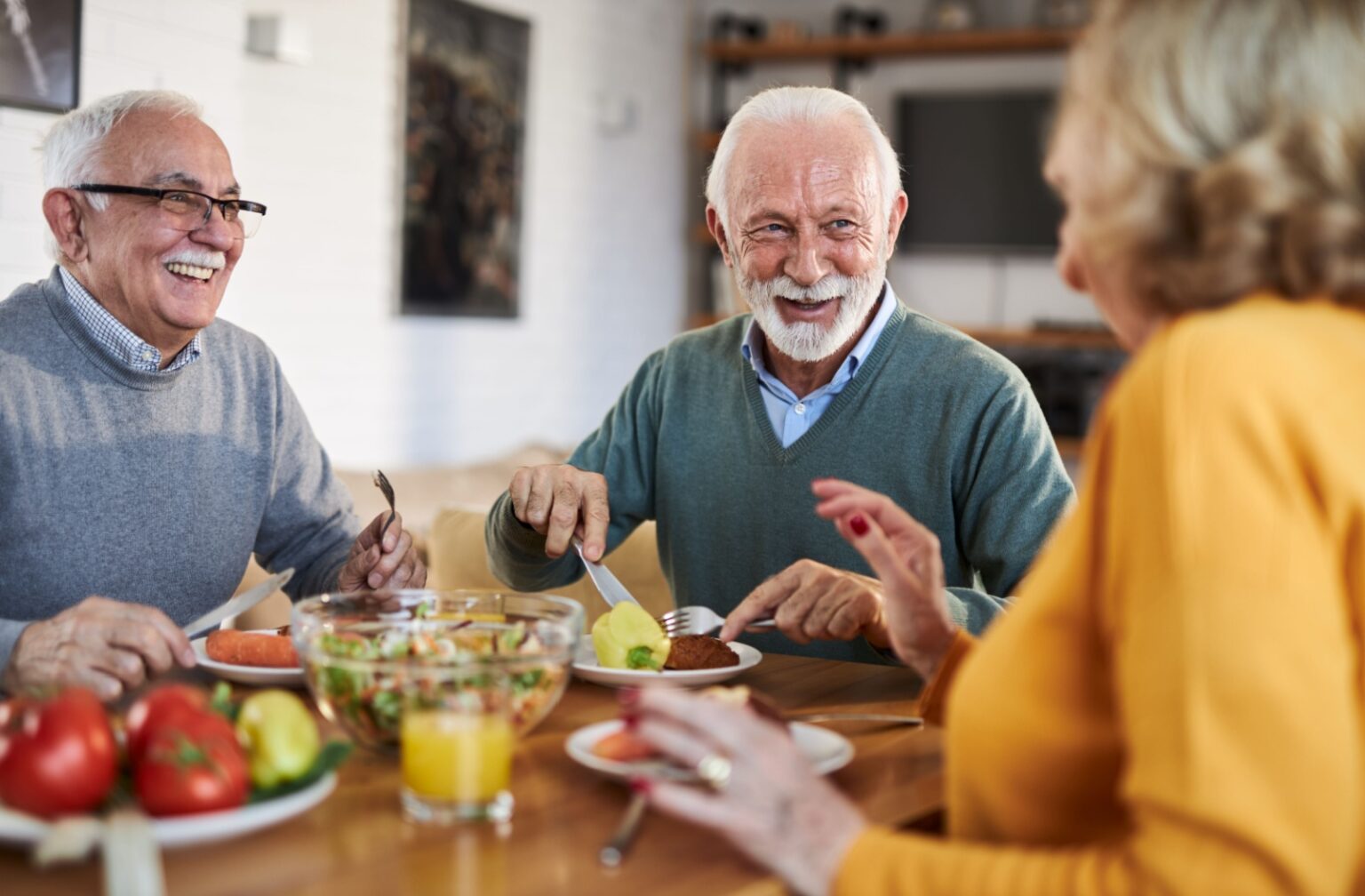 How Dining Together Builds Community in Senior Living